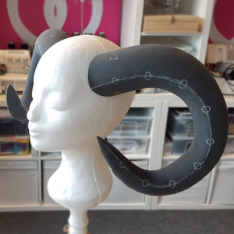 Curled horn pattern - Pretzl Cosplay